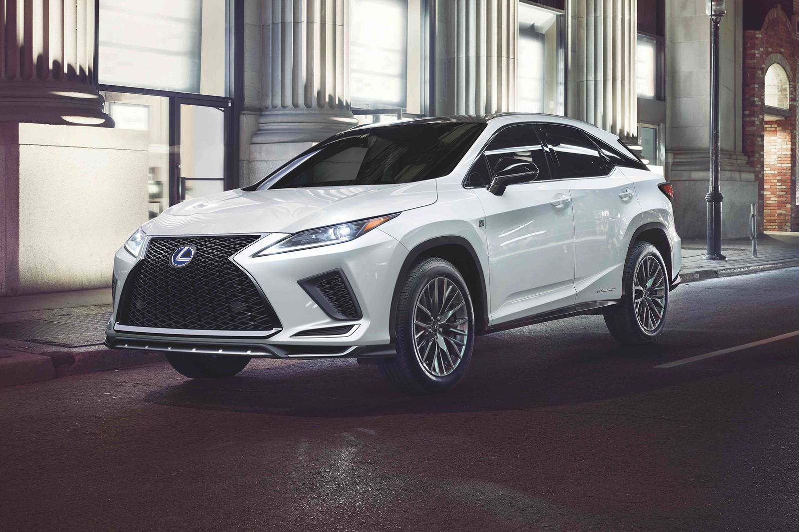Comment fonctionne le système hybride du Lexus RX 450h ? - Boulevard Lexus
